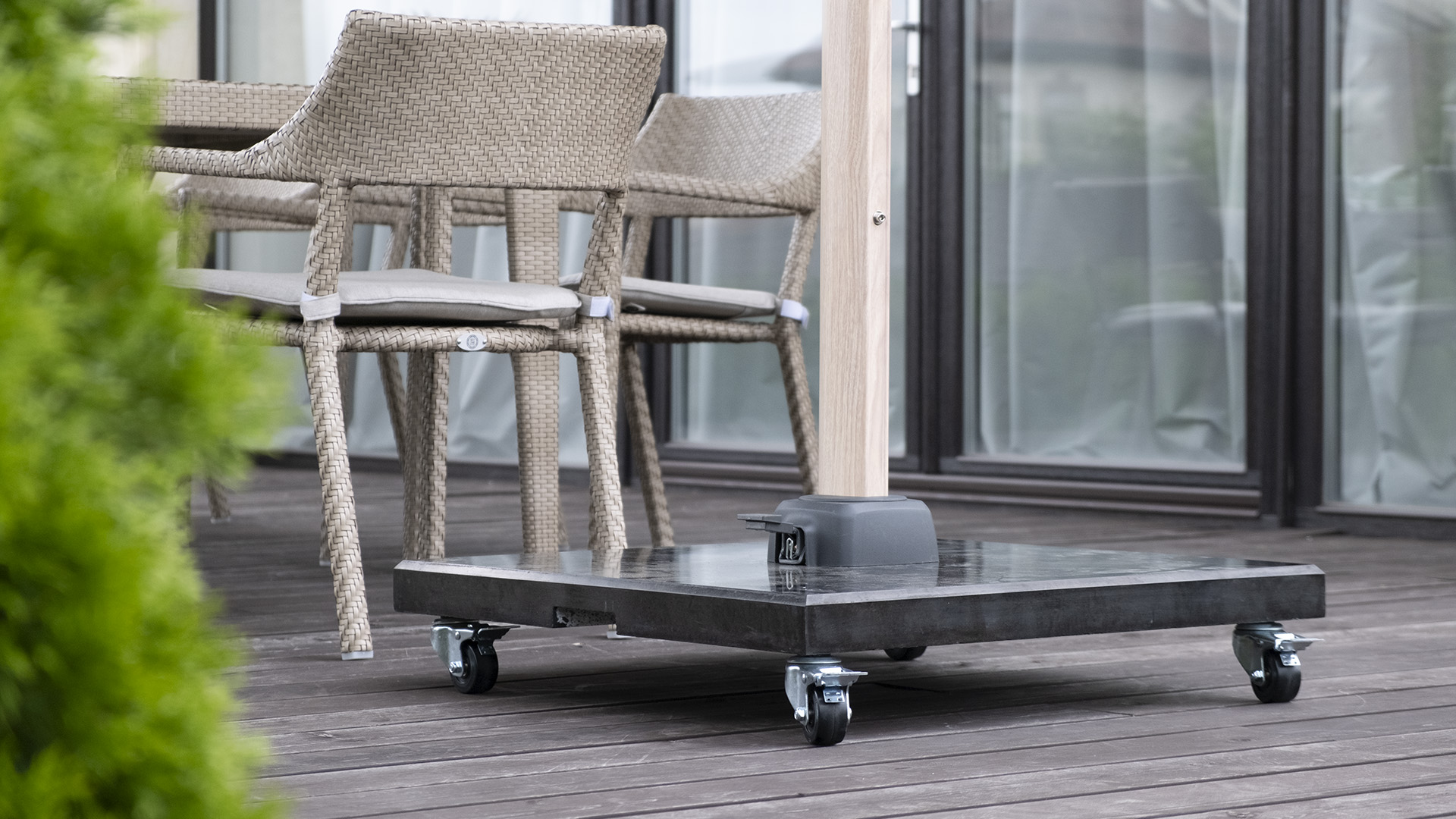 Outdoor Parasols - Skyline Design: Buy premium quality outdoor parasols