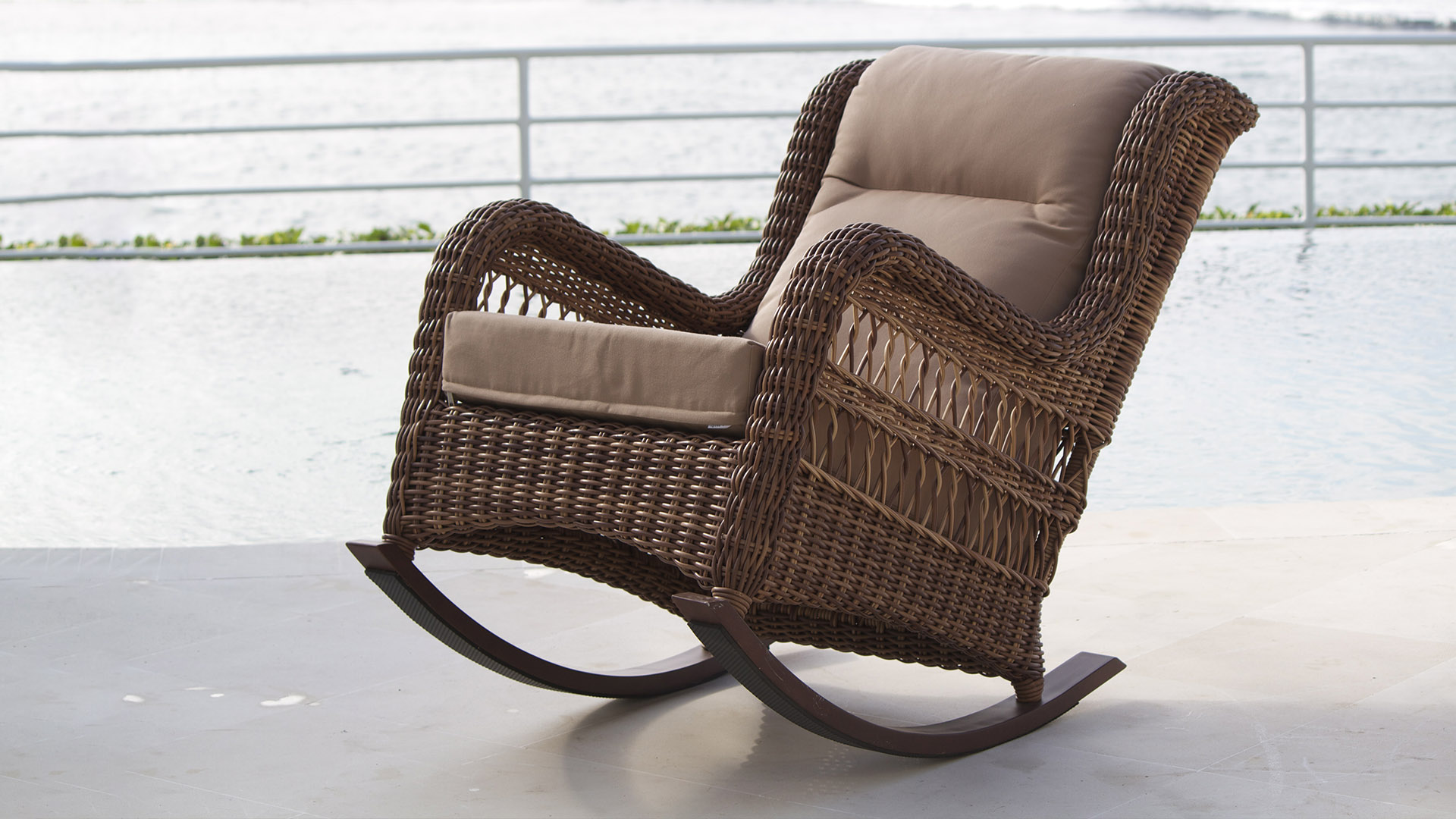 ROCKING CHAIRS - SKYLINE DESIGN - Premium Outdoor Furniture