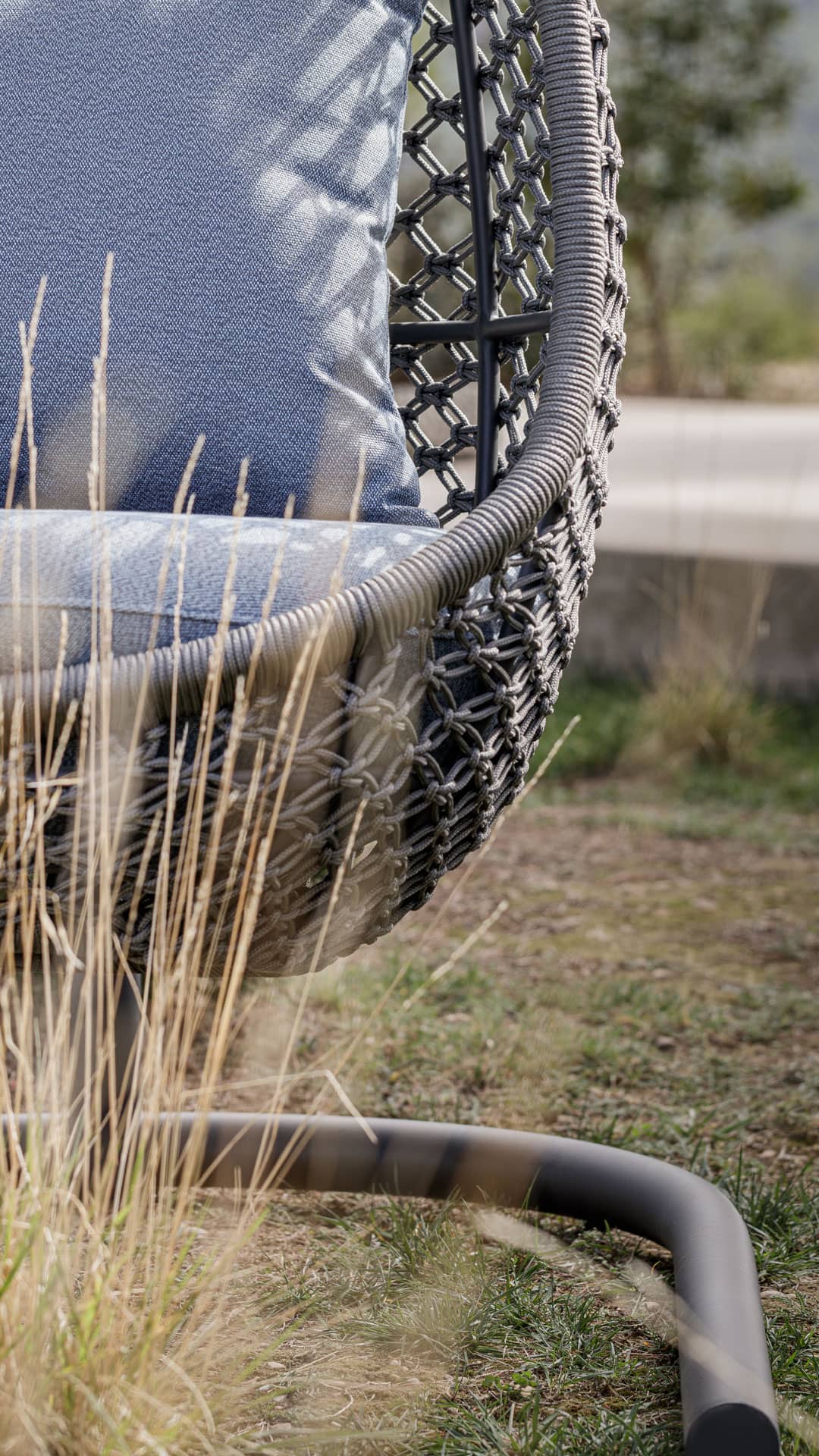 MOMA HANGING CHAIR - SKYLINE DESIGN - Premium Outdoor Furniture