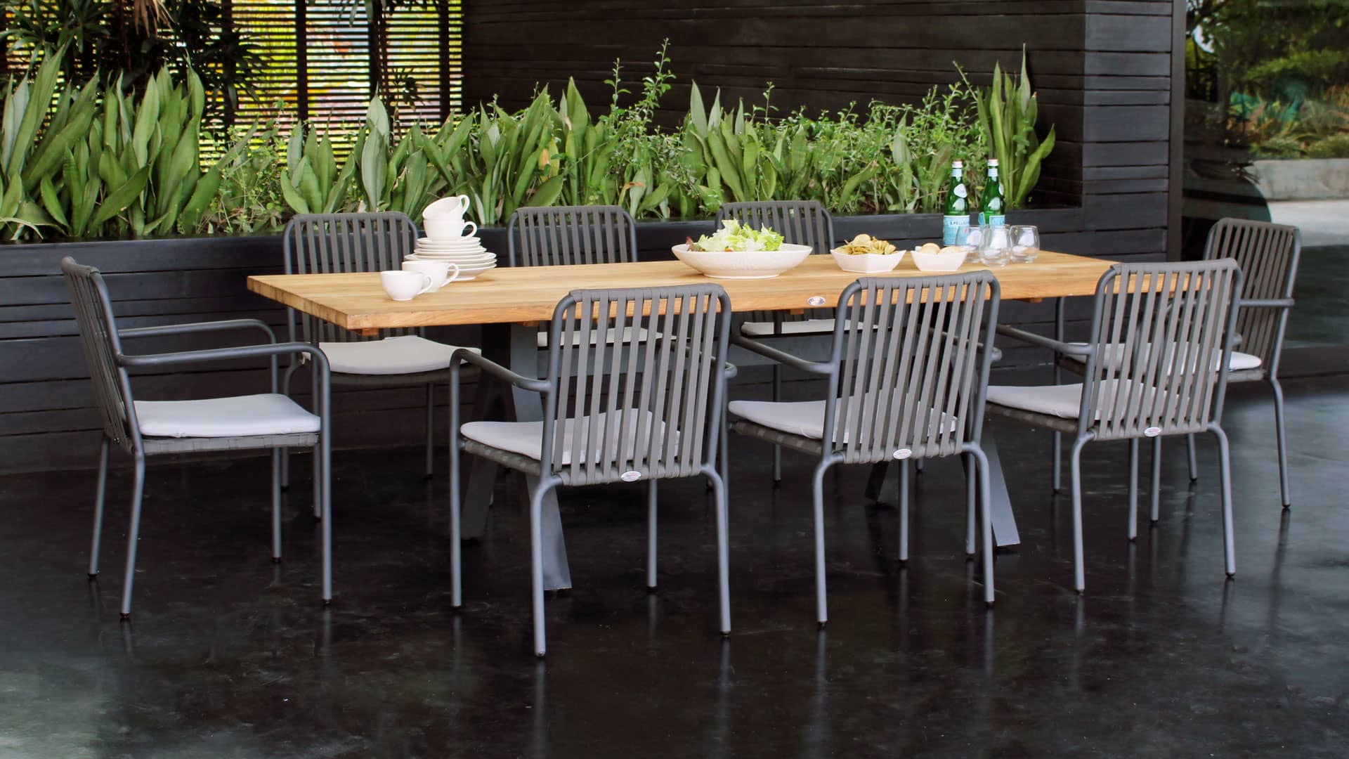 DINING PRODUCTS - SKYLINE DESIGN - Premium Outdoor Furniture