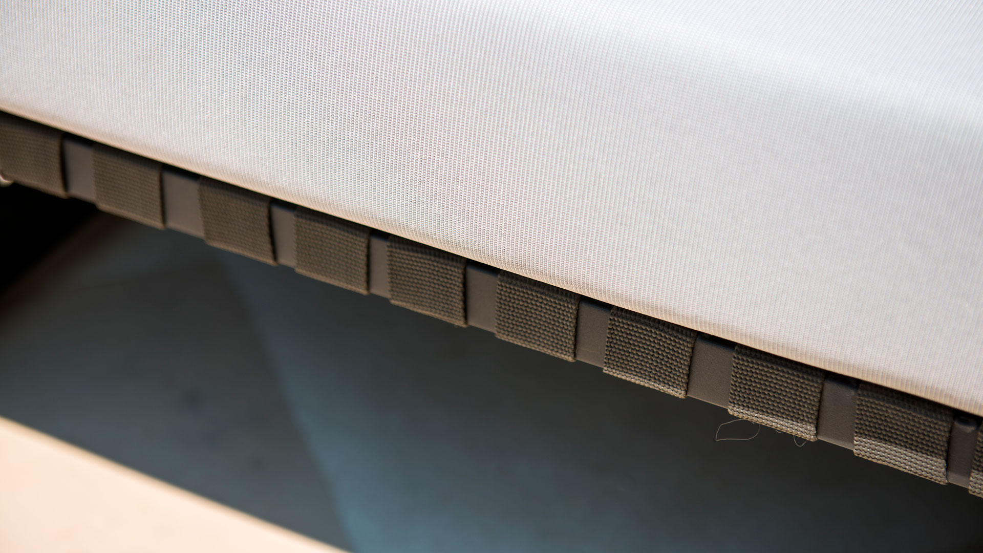 HORIZON OTTOMAN - SKYLINE DESIGN - Premium Outdoor Furniture
