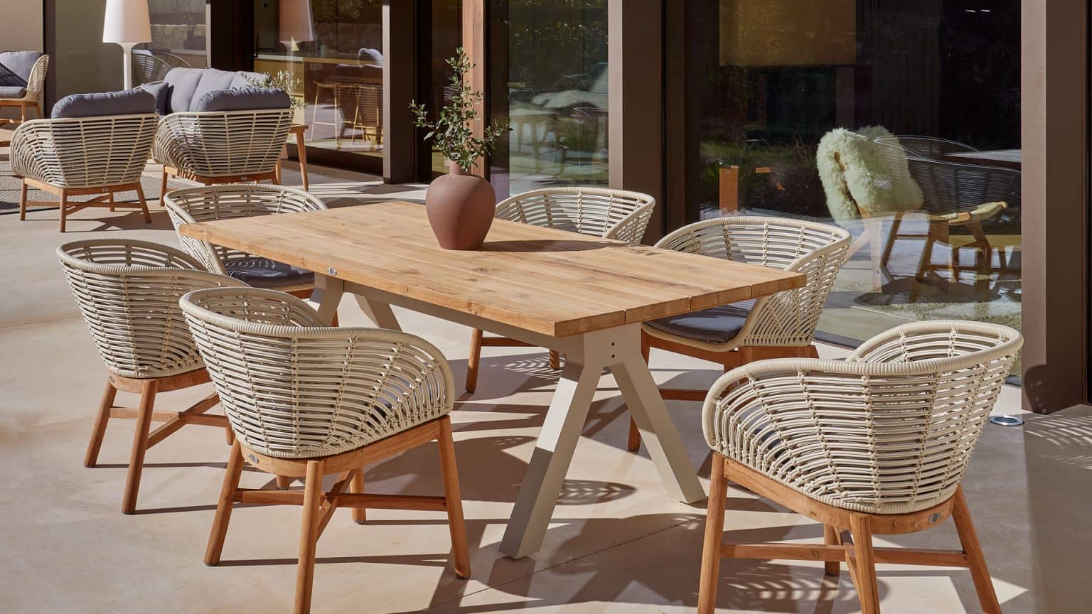 DINING PRODUCTS - SKYLINE DESIGN - Premium Outdoor Furniture