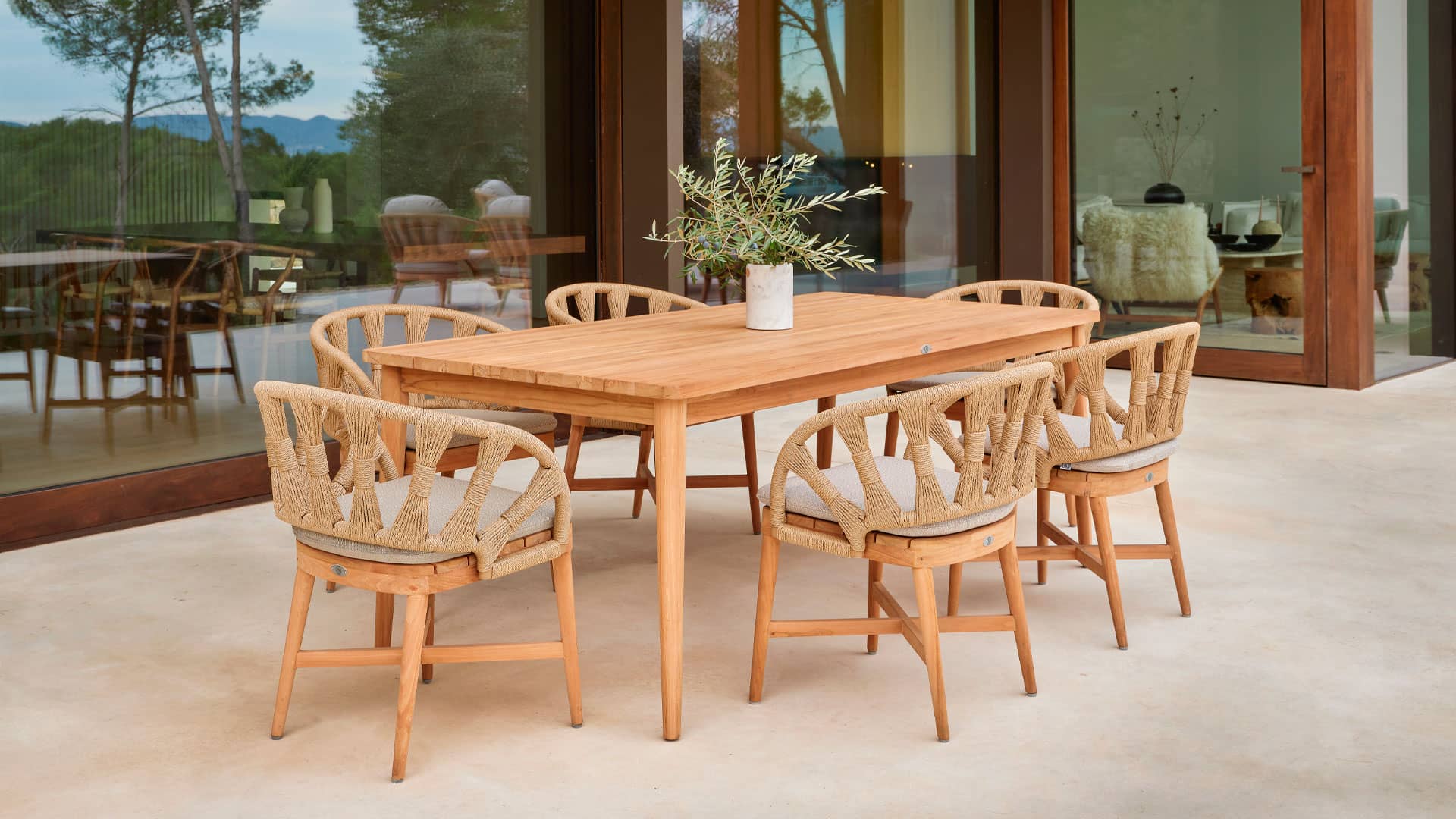 DINING PRODUCTS - SKYLINE DESIGN - Premium Outdoor Furniture