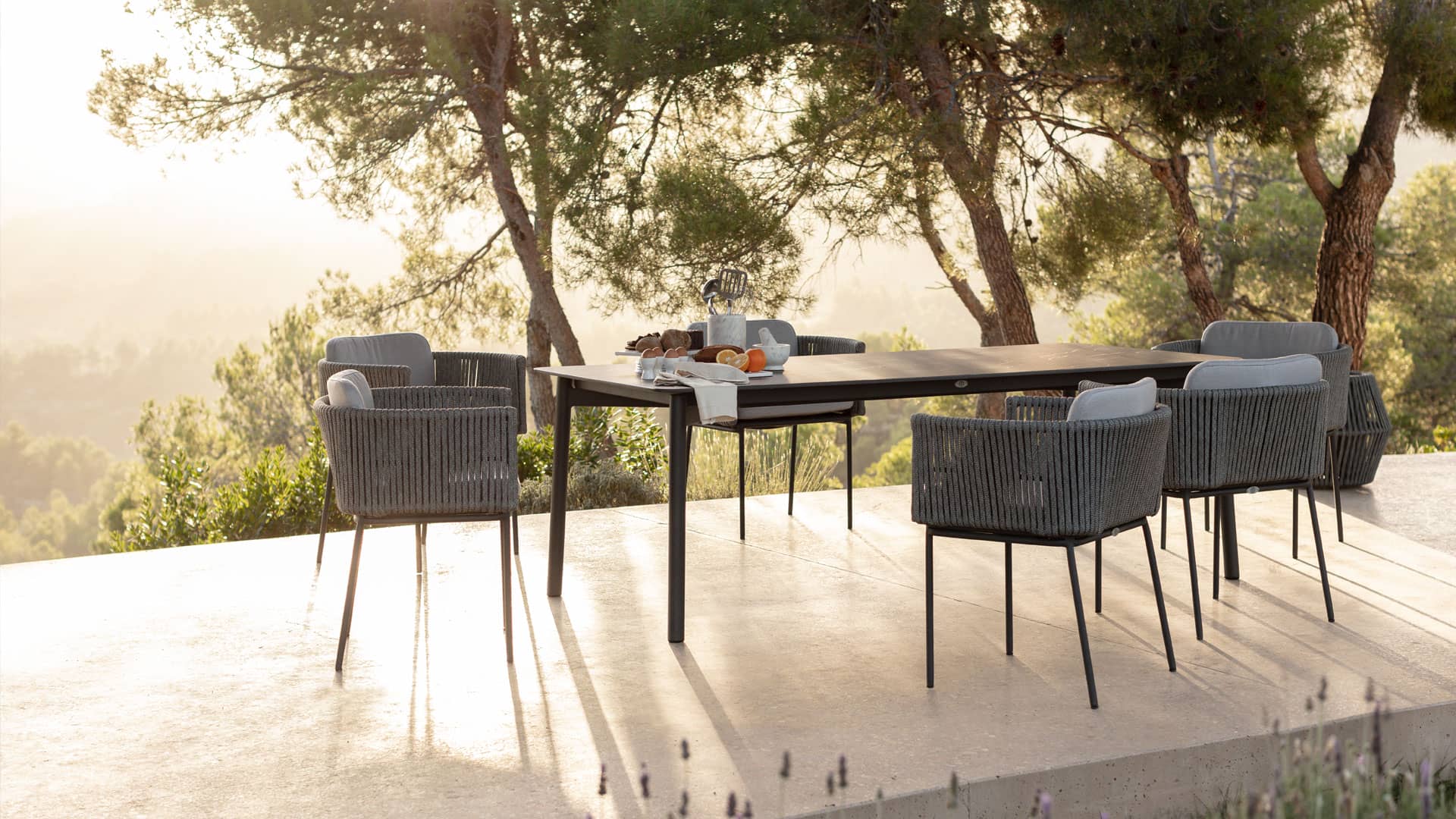 DINING PRODUCTS - SKYLINE DESIGN - Premium Outdoor Furniture