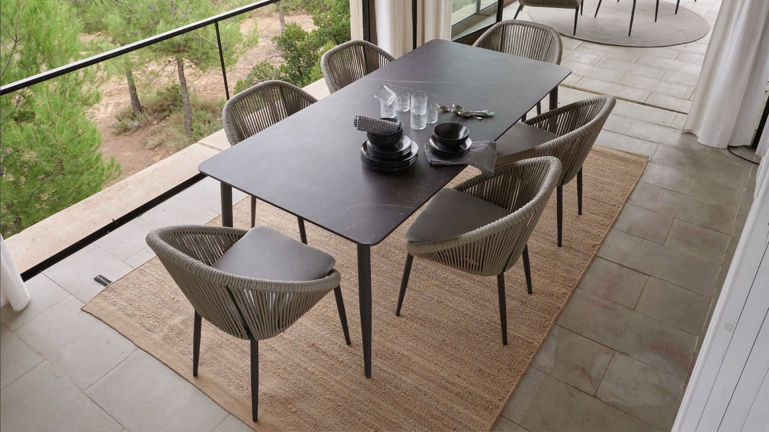 DINING PRODUCTS - SKYLINE DESIGN - Premium Outdoor Furniture