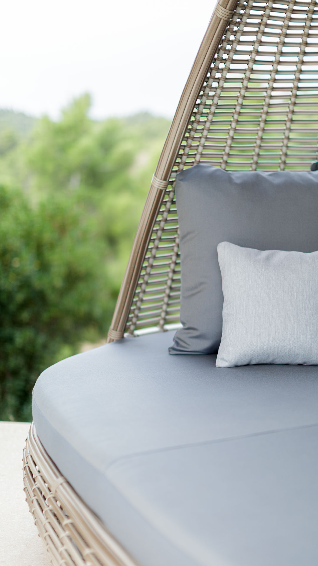 SHADE DAYBED - SKYLINE DESIGN - Premium Outdoor Furniture