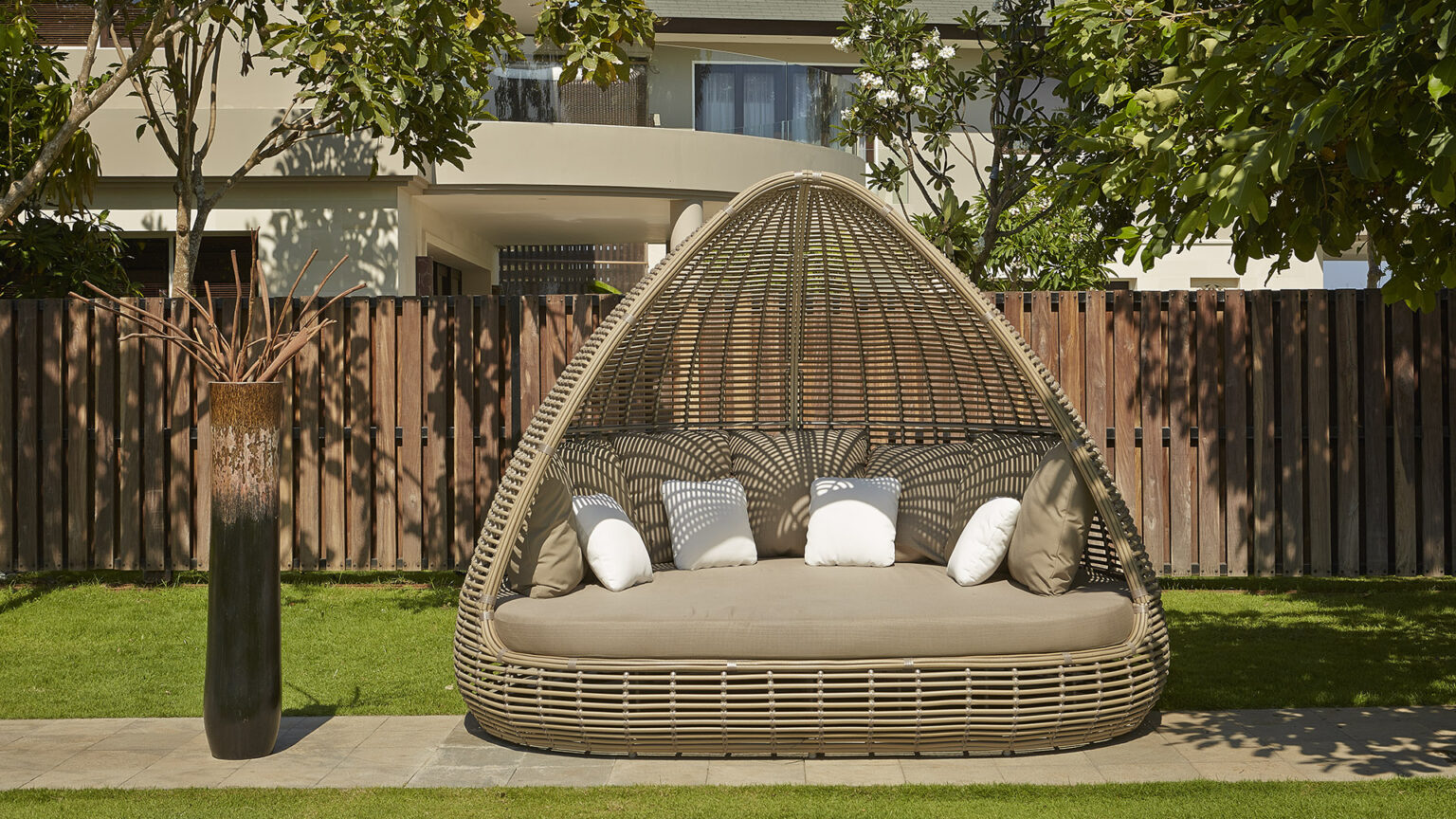 SHADE DAYBED - SKYLINE DESIGN - Premium Outdoor Furniture
