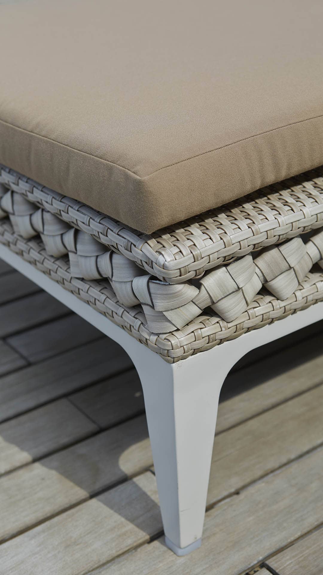 ALUMINIUM MATERIAL - SKYLINE DESIGN - Premium Outdoor Furniture