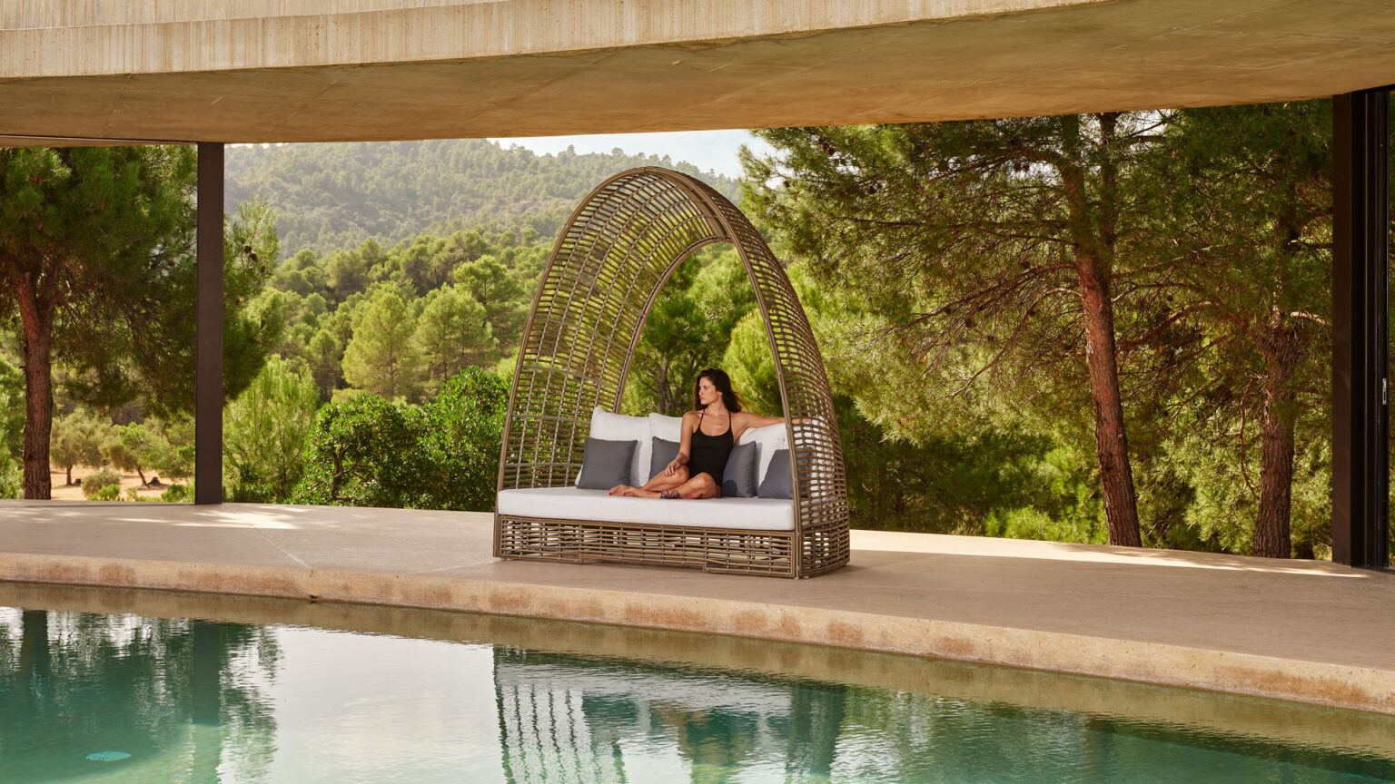 Outdoor Daybeds - Skyline Design: Buy premium quality outdoor daybeds