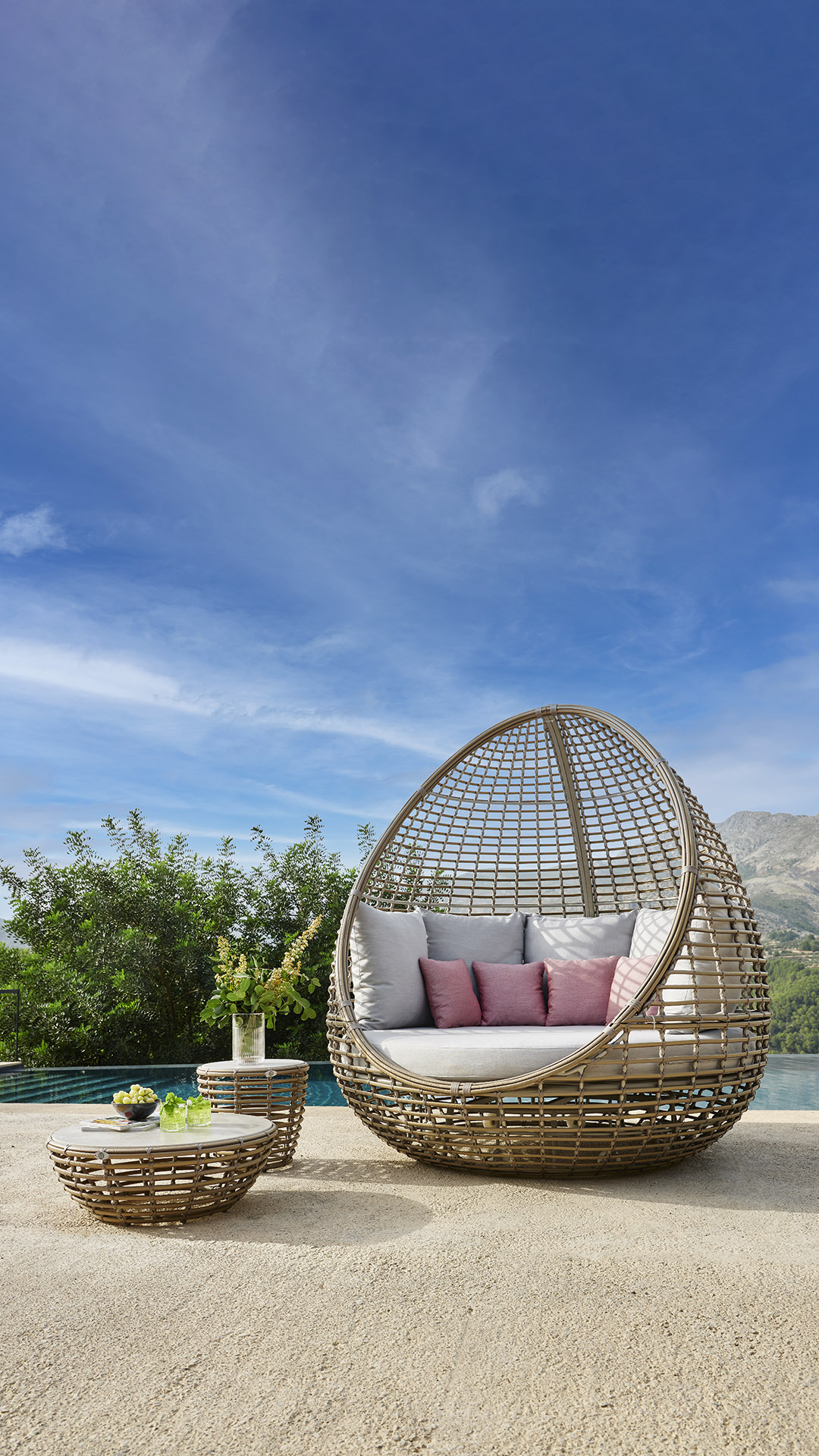 Outdoor Daybeds - Skyline Design: Buy premium quality outdoor daybeds