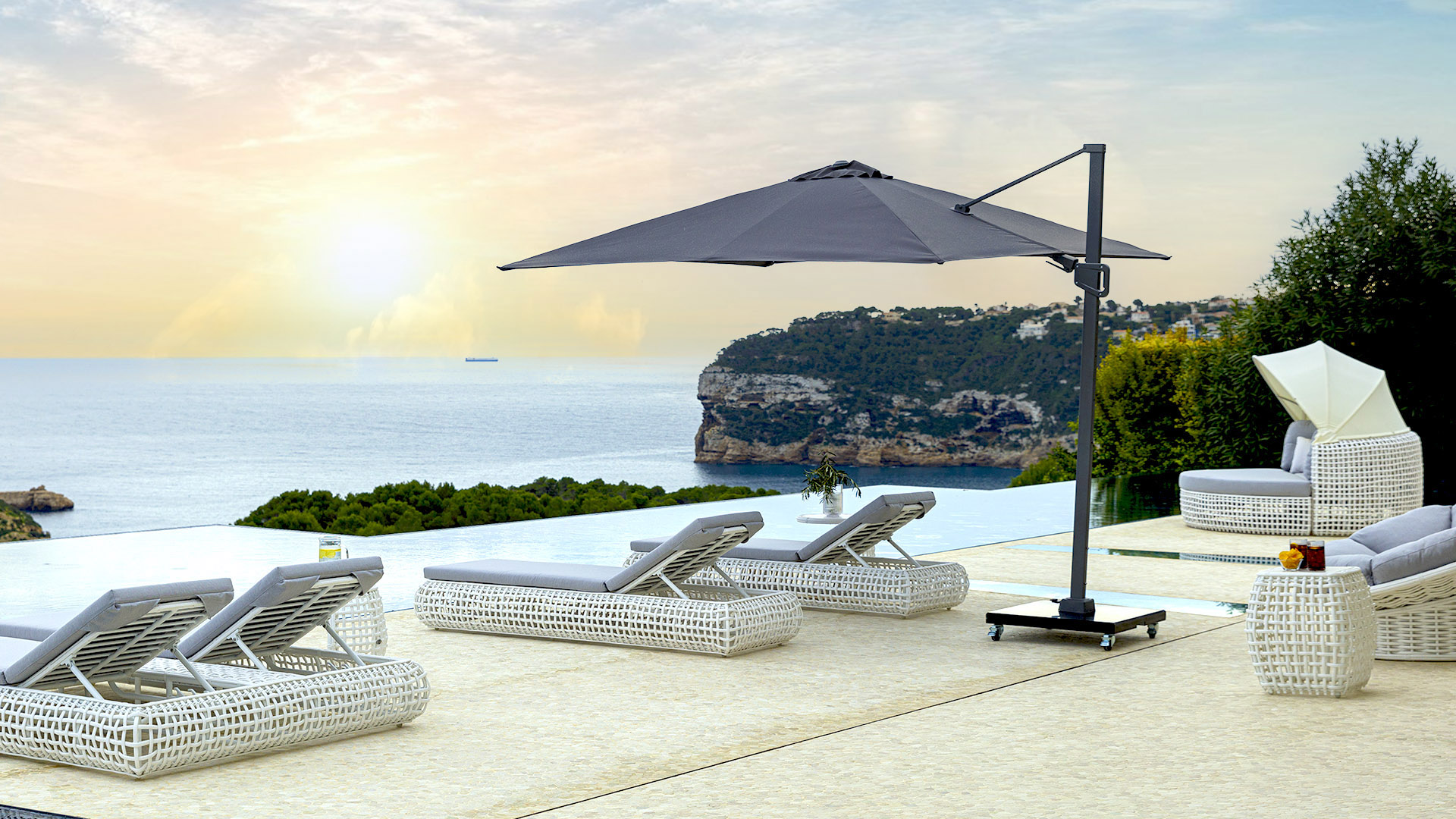 Outdoor Parasols - Skyline Design: Buy premium quality outdoor parasols